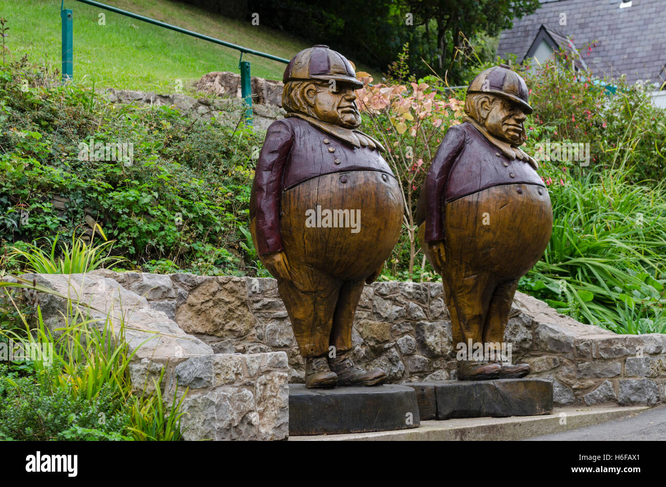 Tweedle dee and tweedle dum -Fotos und -Bildmaterial in hoher Auflösung ...