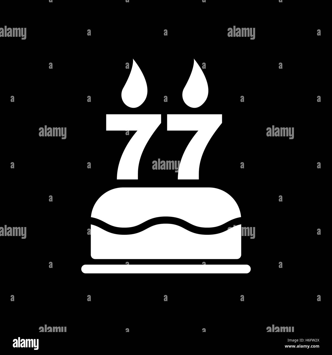 Die Geburtstagstorte mit Kerzen in Form von Nummer 77-Symbol ...