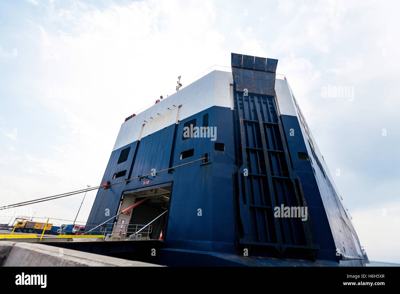 Frachter auto -Fotos und -Bildmaterial in hoher Auflösung – Alamy