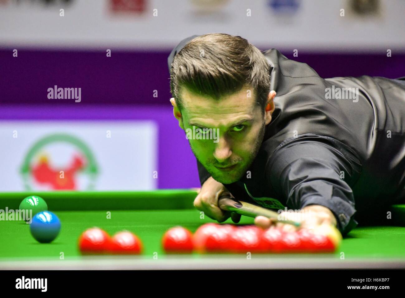 Daqing, Chinas Provinz Heilongjiang. 30. Oktober 2016. Mark Selby von ...