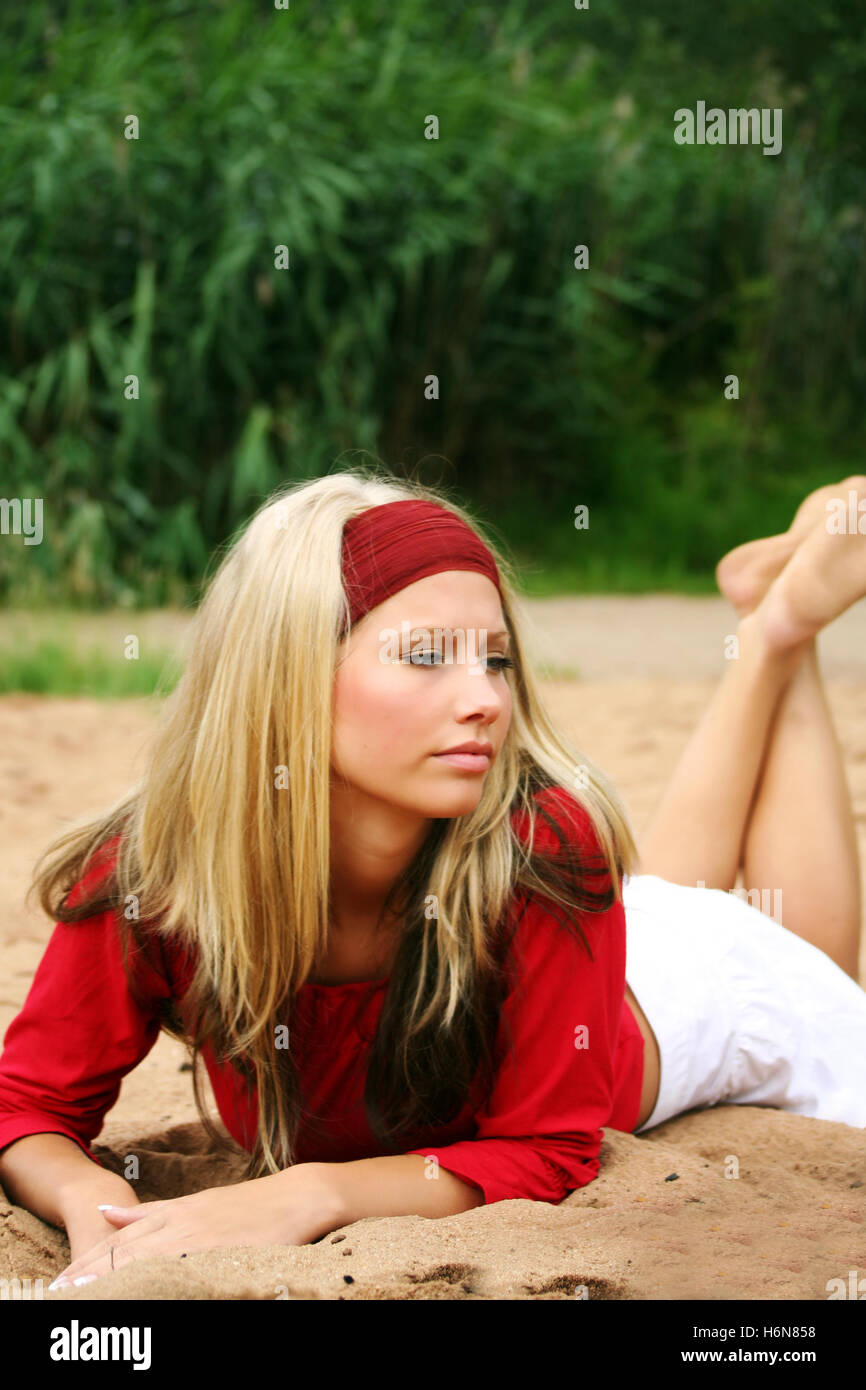 Frauen Entspannen Am Strand Stockfotos Und Bilder Kaufen Alamy