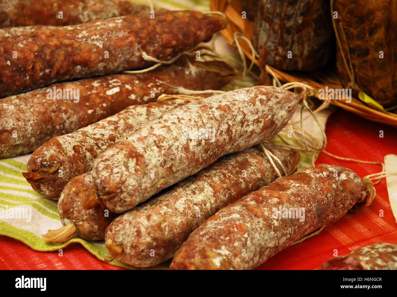 Wild boar salami -Fotos und -Bildmaterial in hoher Auflösung – Alamy