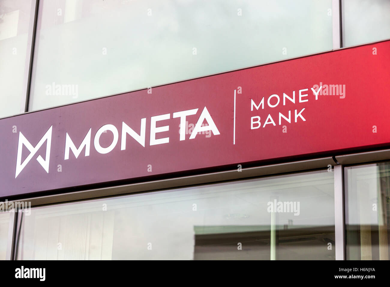 Logo der moneta geldbank moneta geldbank -Fotos und -Bildmaterial in ...