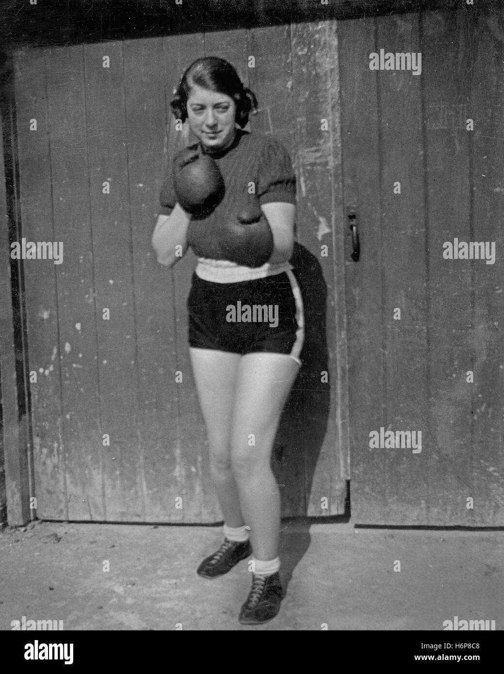 Junge mädchen boxer Schwarzweiß-Stockfotos und -bilder - Alamy