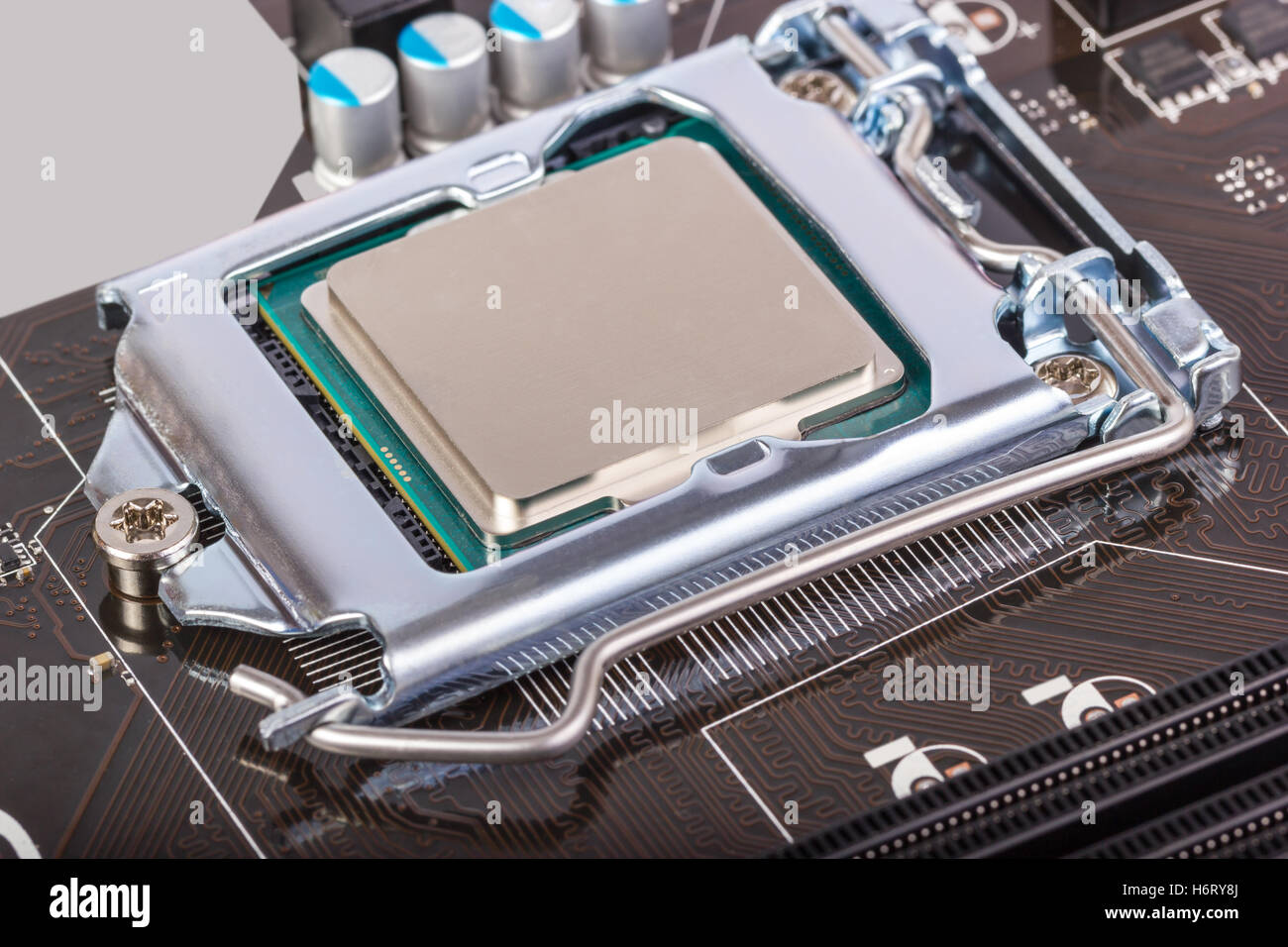 CPU-Sockel am Motherboard mit installiert einen Prozessor ...