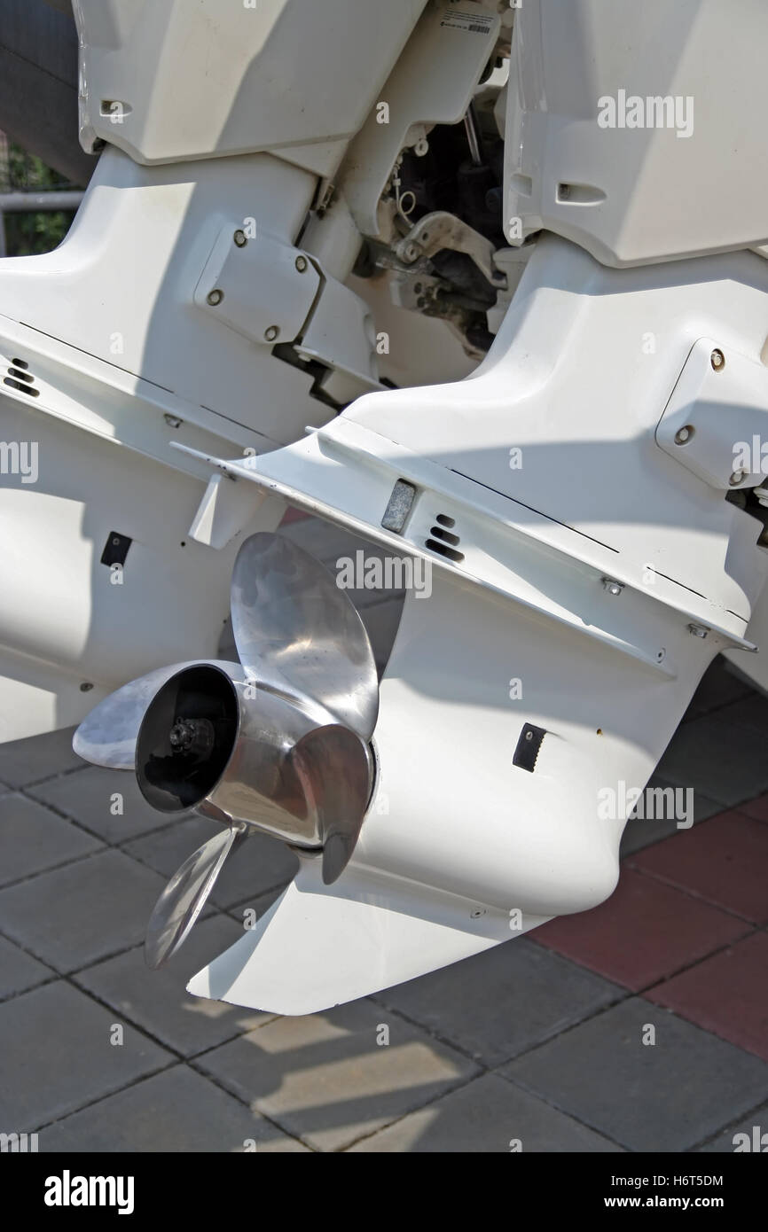 Brass propeller boat -Fotos und -Bildmaterial in hoher Auflösung – Alamy