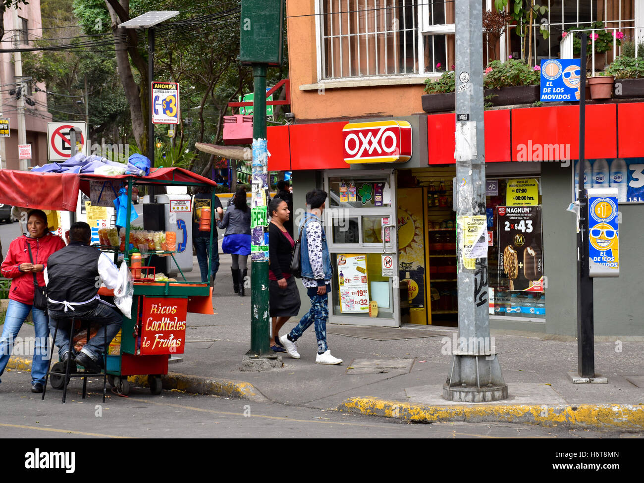 Oxxo convenience store -Fotos und -Bildmaterial in hoher Auflösung – Alamy