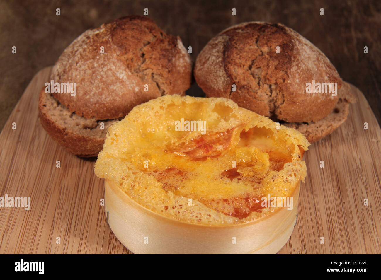 Raclette brot -Fotos und -Bildmaterial in hoher Auflösung – Alamy