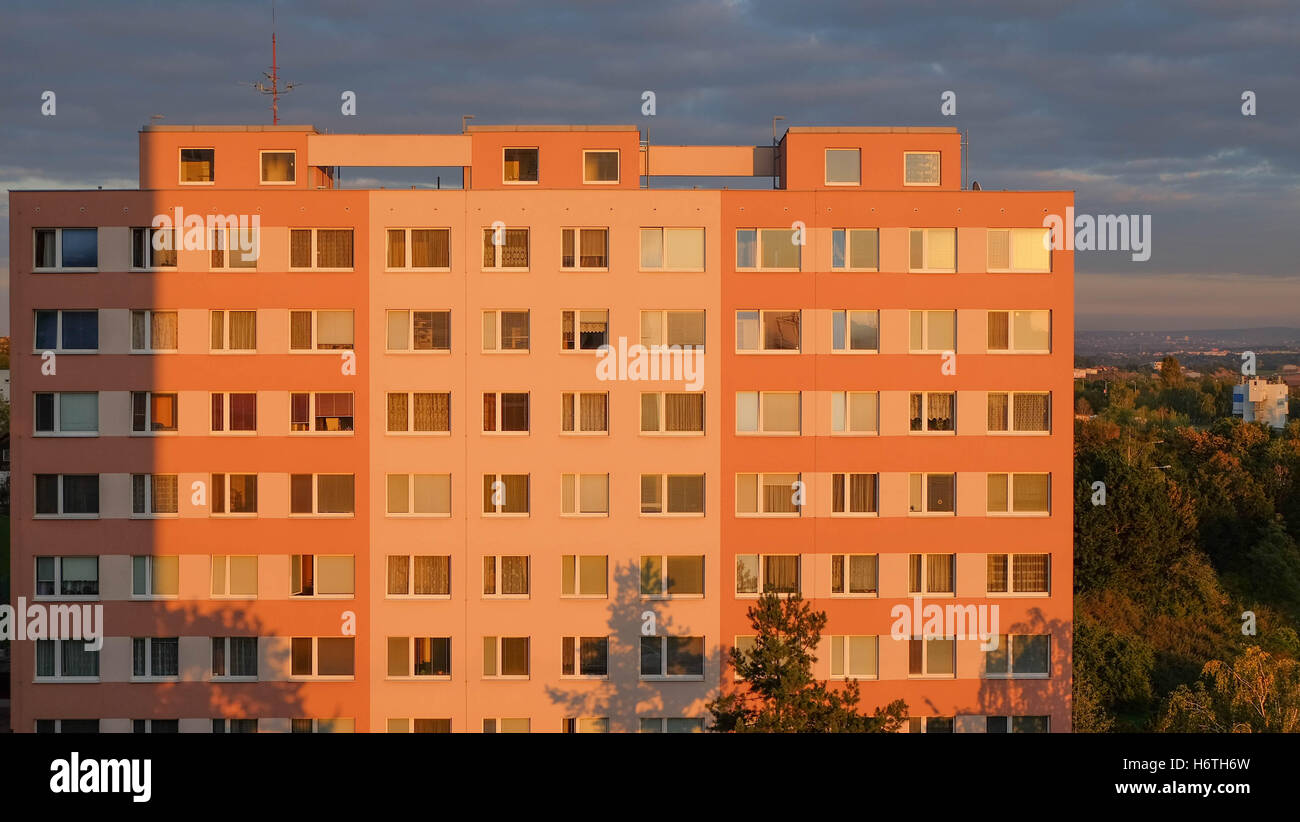 Communist housing blocks -Fotos und -Bildmaterial in hoher Auflösung ...