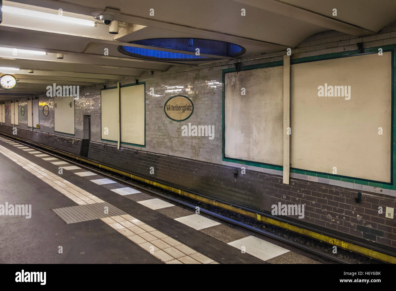 Berlin, Wittenbergplatz U-Bahnlinie U2 u-Bahn Station innen und ...