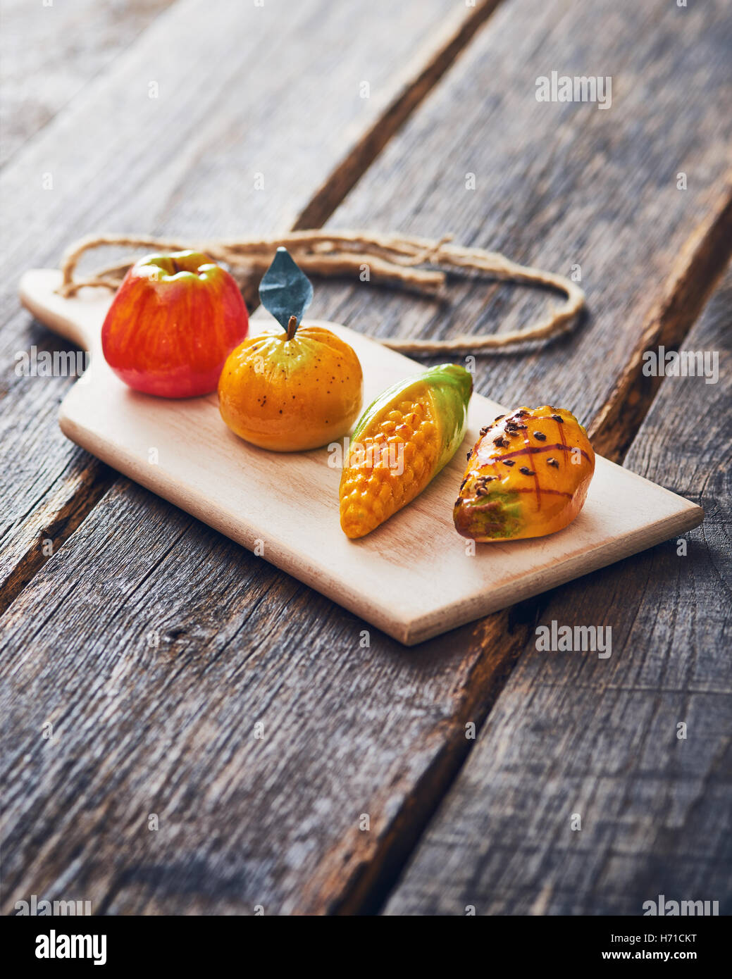 Marzipan fruits -Fotos und -Bildmaterial in hoher Auflösung – Alamy