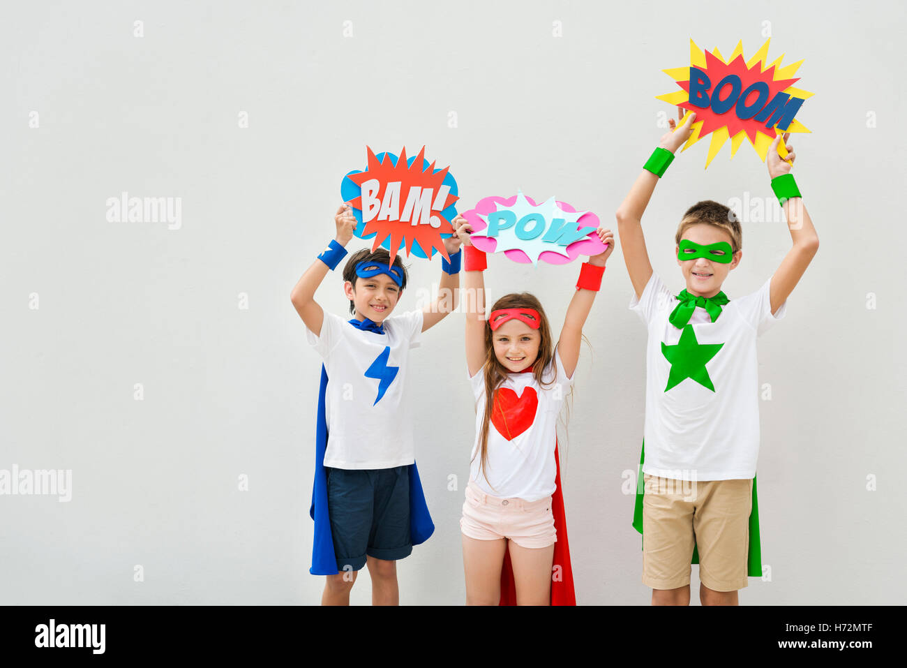 Superhelden-Kinder Kostüm Bubble Comic-Konzept Stockfotografie - Alamy