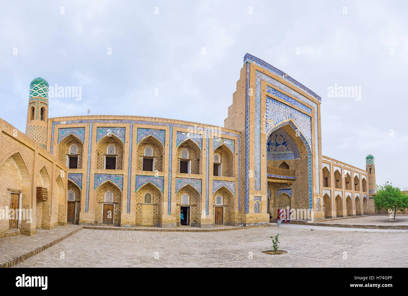 Die Muhammad Rahim Khan Medrese ist schönes Beispiel mittelalterlicher ...