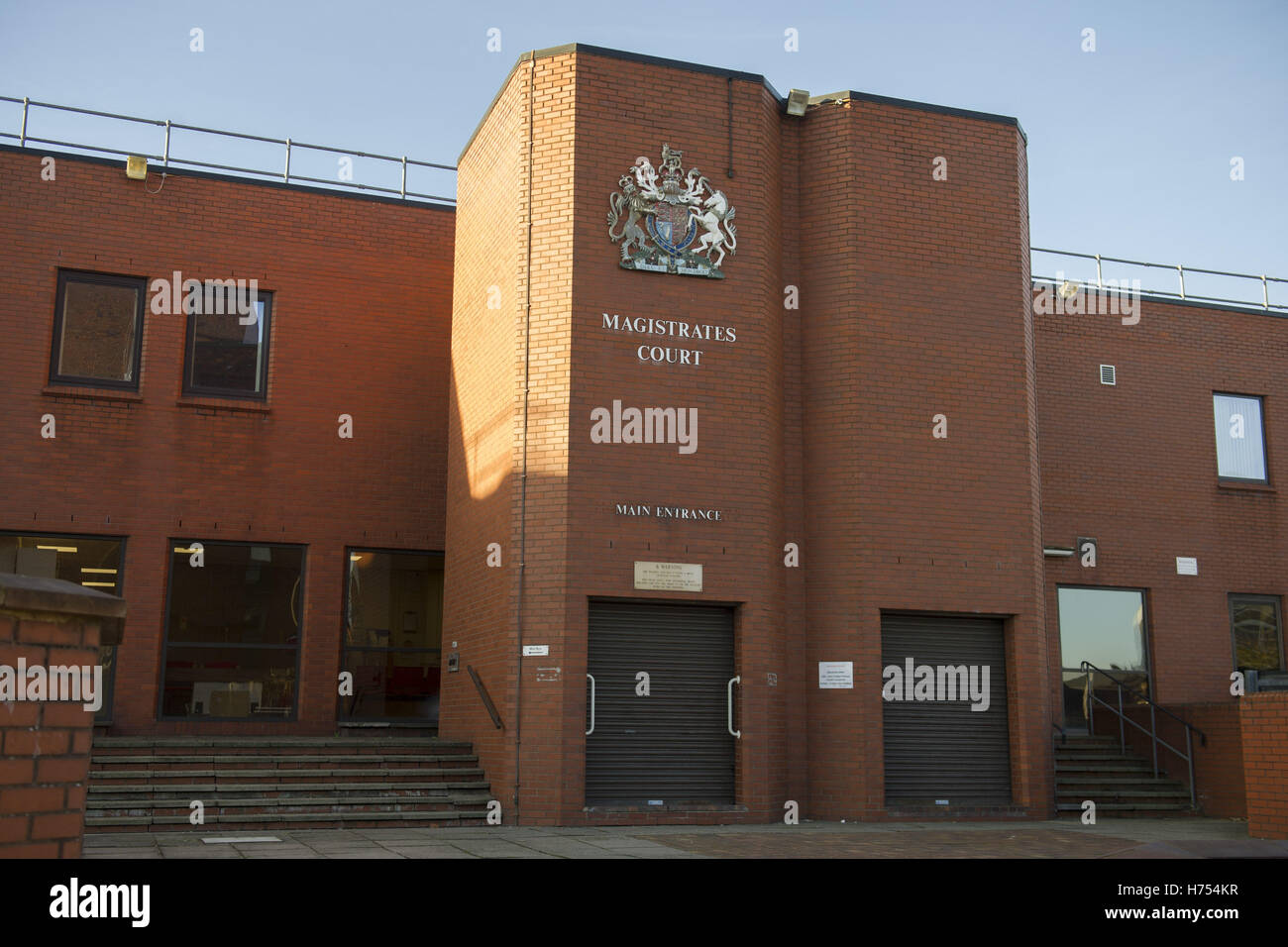 Luton magistrates court -Fotos und -Bildmaterial in hoher Auflösung – Alamy
