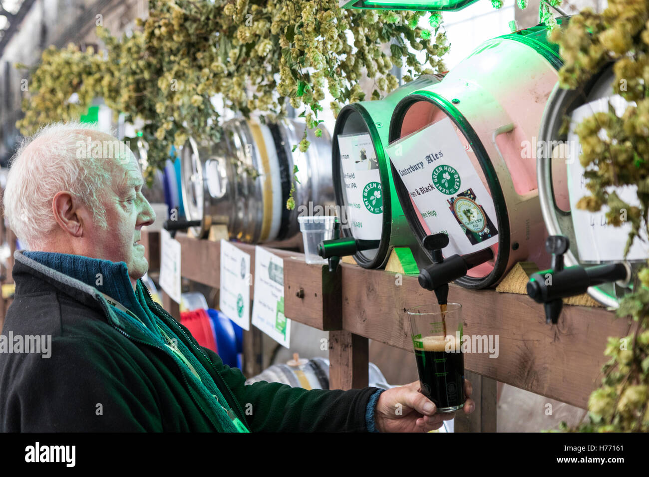 Bier vom fass -Fotos und -Bildmaterial in hoher Auflösung – Alamy