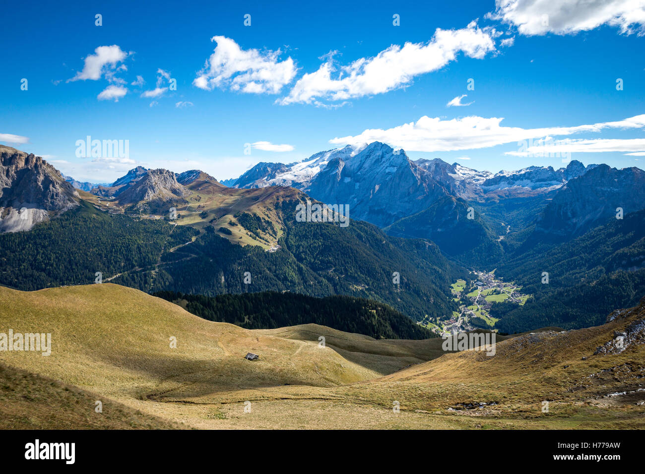 Panoramablick auf die Marmolada Gletscher in den Dolomiten, Val Gardena ...