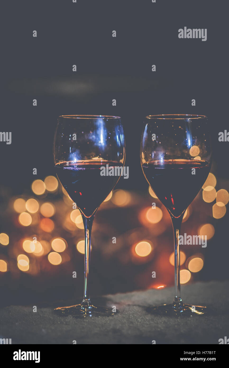 Gläser rotwein -Fotos und -Bildmaterial in hoher Auflösung – Alamy