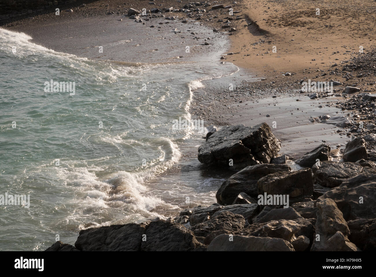 Sandiger und felsiger strand -Fotos und -Bildmaterial in hoher ...