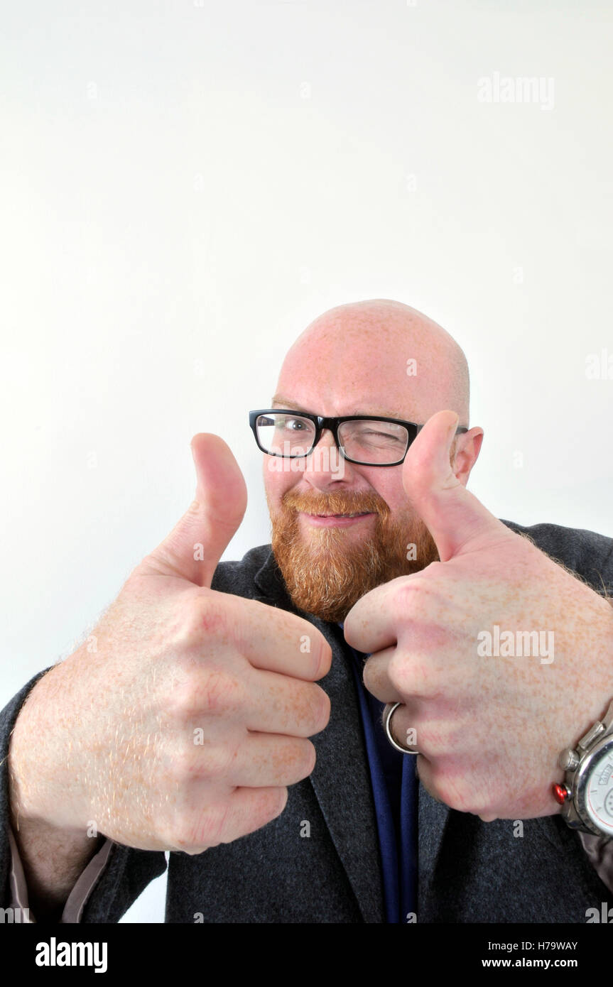 Die daumen nach oben geben -Fotos und -Bildmaterial in hoher Auflösung ...