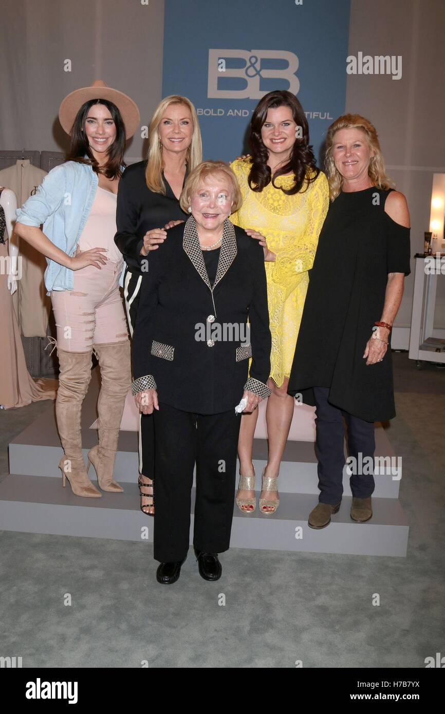 Los Angeles, CA, USA. 3. November 2016. Jacqueline MacInnes Wood ...