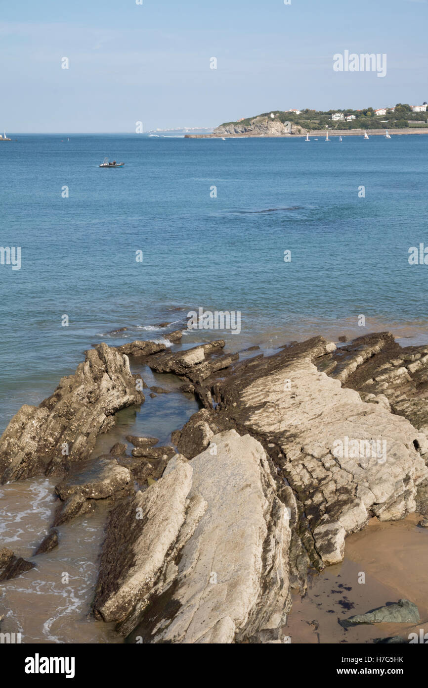 Sedimentgesteinsformation am strand -Fotos und -Bildmaterial in hoher Auflösung – Alamy
