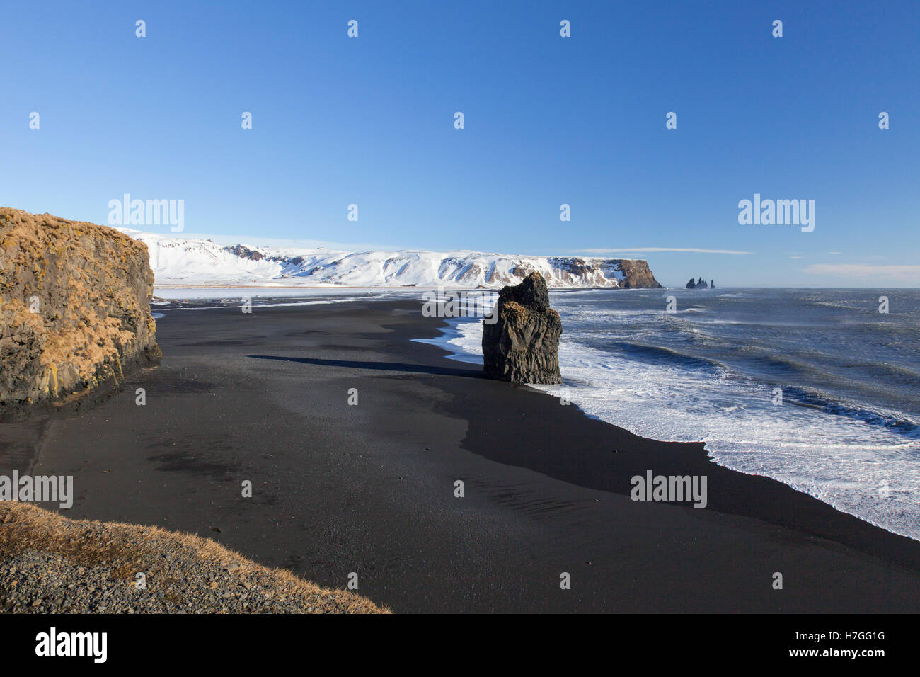 Reynisfjara beach island -Fotos und -Bildmaterial in hoher Auflösung ...