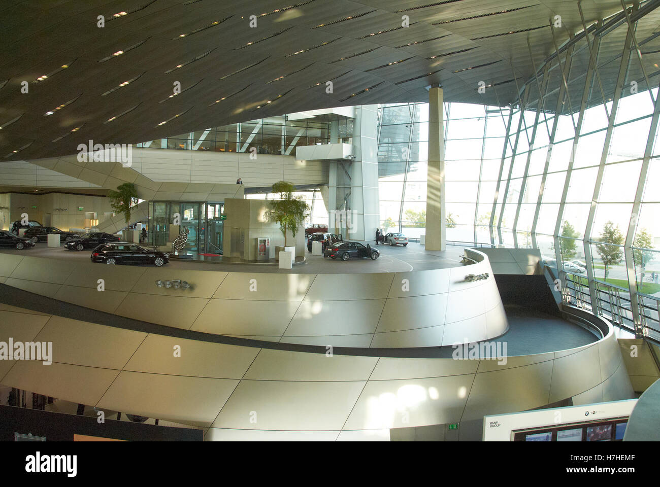 Bmw car showroom inside munich -Fotos und -Bildmaterial in hoher ...