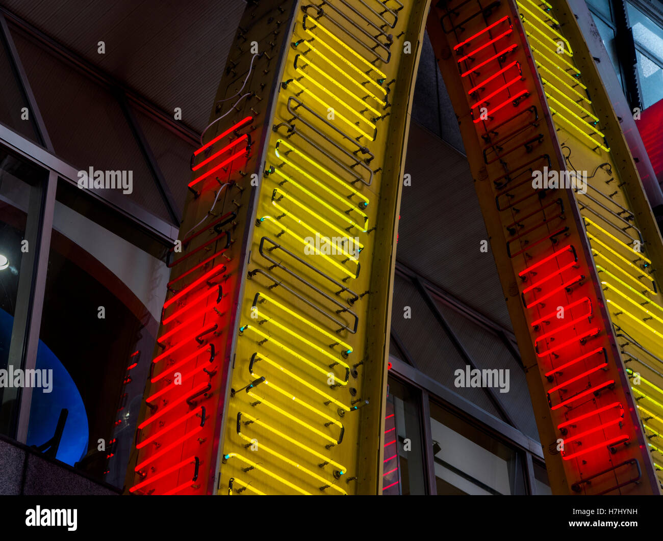 McDonalds Neon Sign, Times Square, New York City Stockfotografie - Alamy