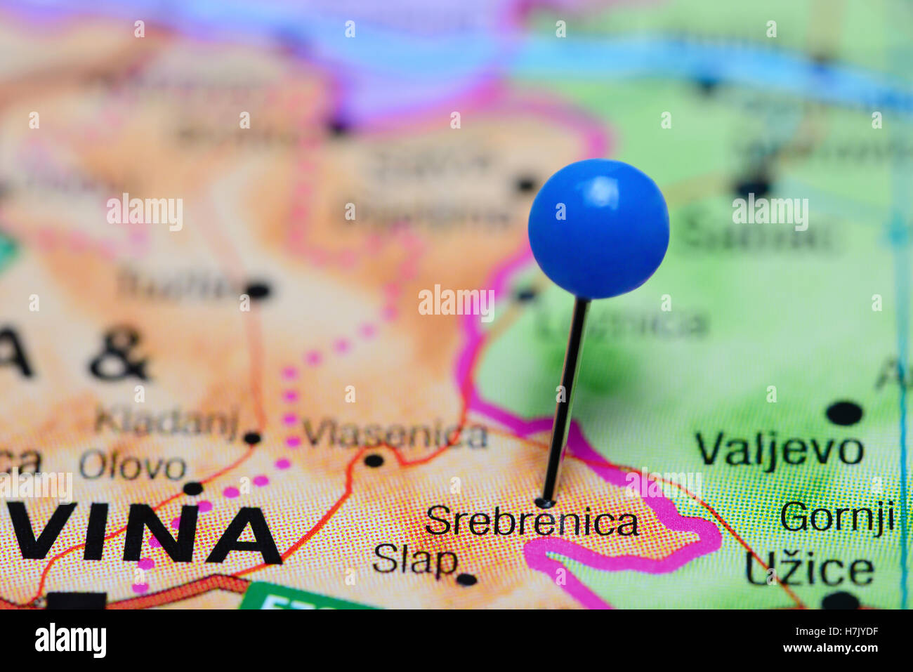 Srebrenica, fixiert auf einer Karte von Bosnien und Herzegowina ...