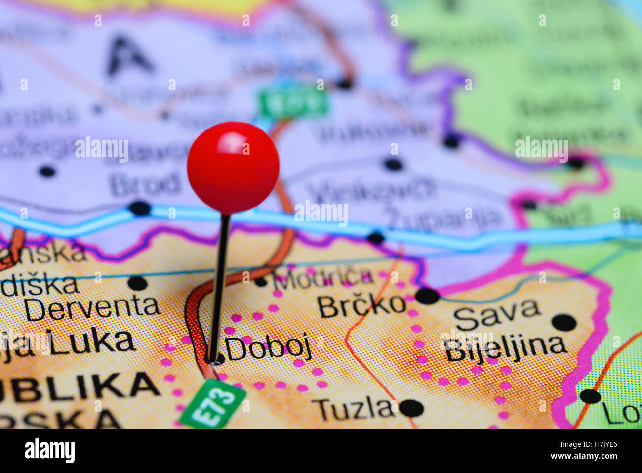 Doboj, fixiert auf einer Karte von Bosnien und Herzegowina ...