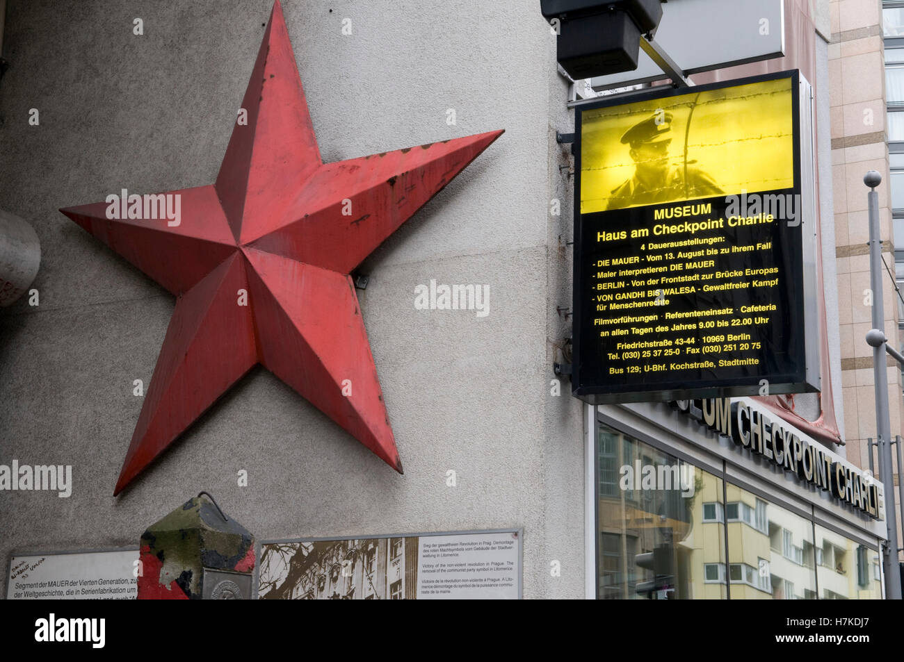 Mauermuseum Haus am Checkpoint Charlie, Berlin Stockfotografie - Alamy