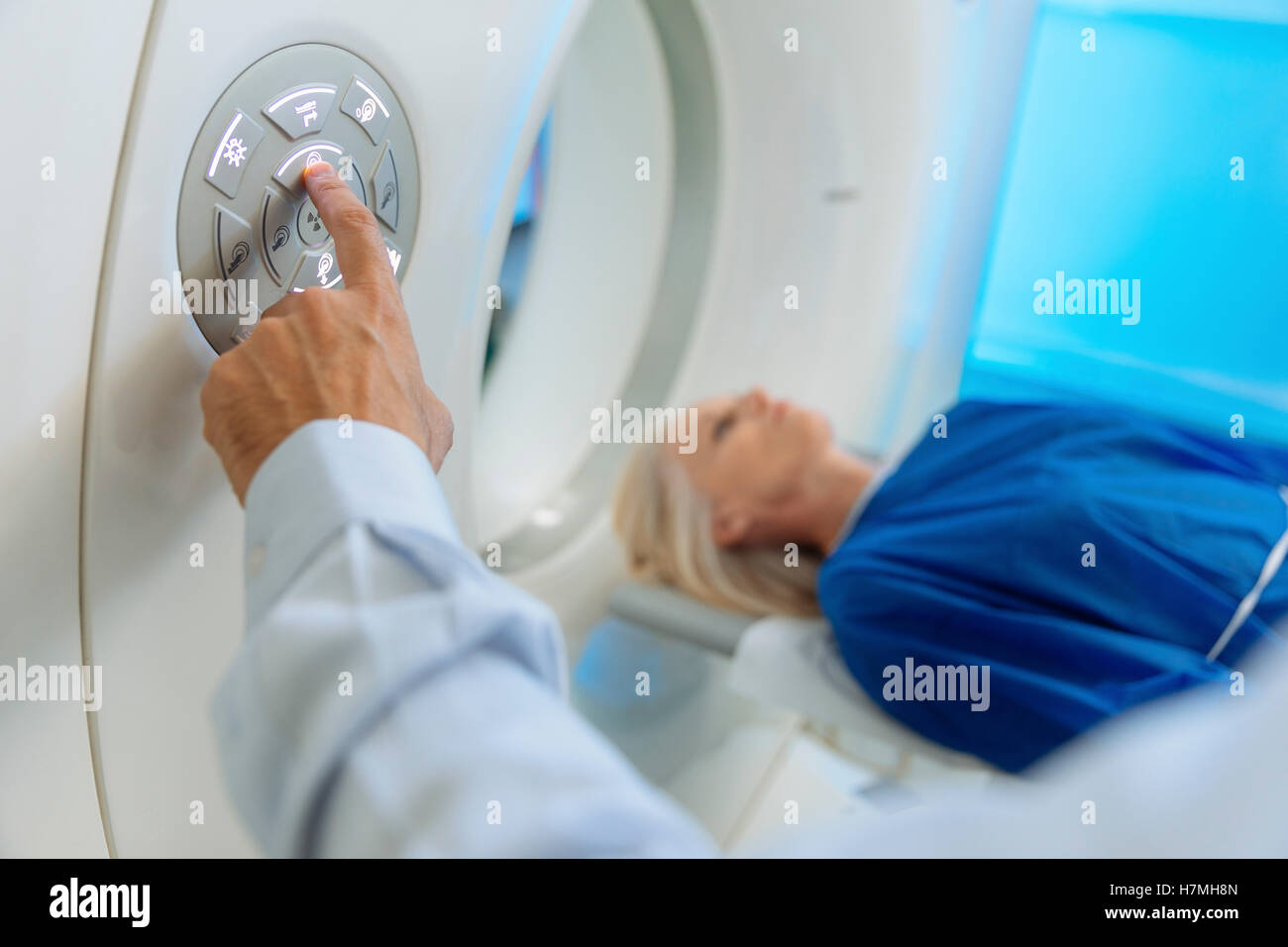 Mri scan operator -Fotos und -Bildmaterial in hoher Auflösung – Alamy