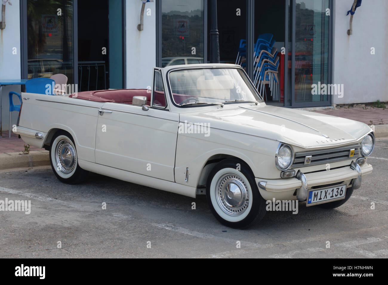 Triumph herold cabrio -Fotos und -Bildmaterial in hoher Auflösung – Alamy