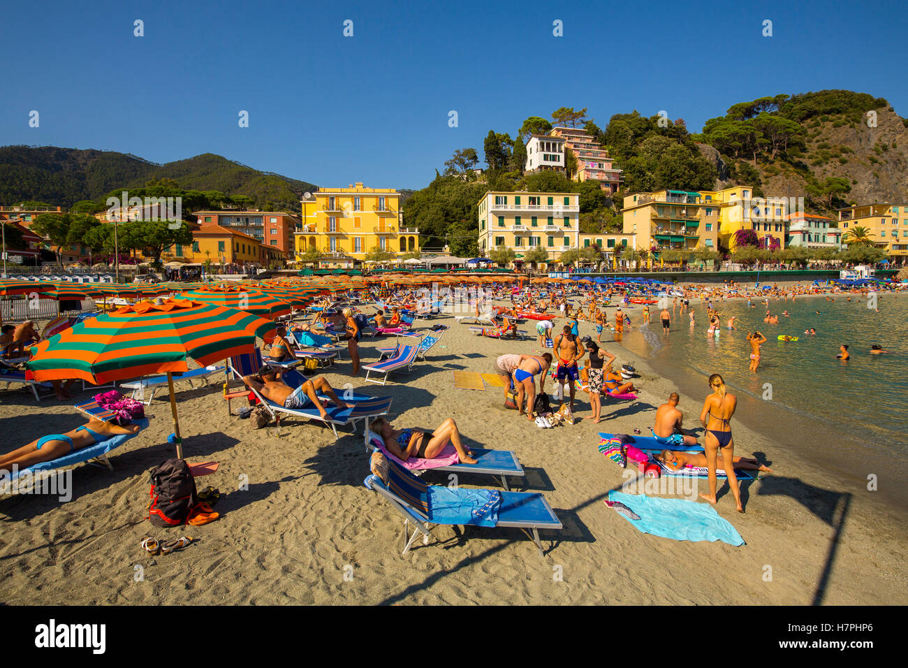 Strand von Monterosso al Mare, Riviera de Levanto, Fischerdorf, Cinque Terre. Genua. Mittelmeer ...