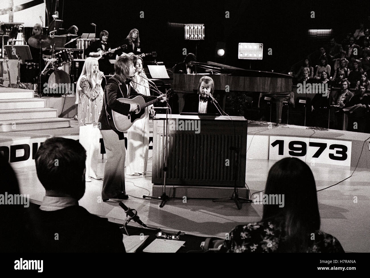 ABBA traten als Björn & Benny, Agnetha & Anni-Frid und endete als 3. mit dem Song Ring Ring in ...