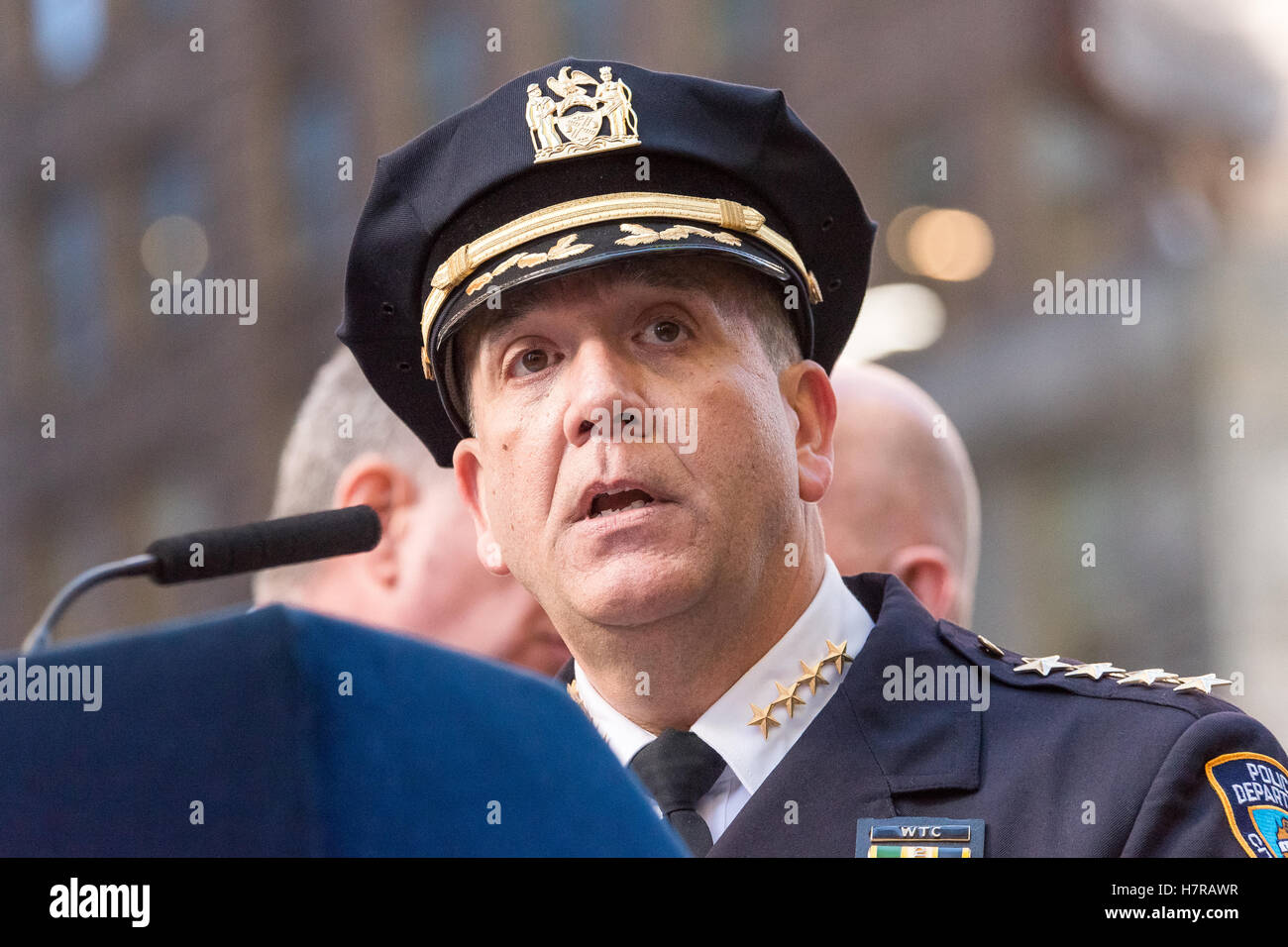 New York City, USA. 7. November 2016. NYPD Abteilung Chef Carlos Gomez ...