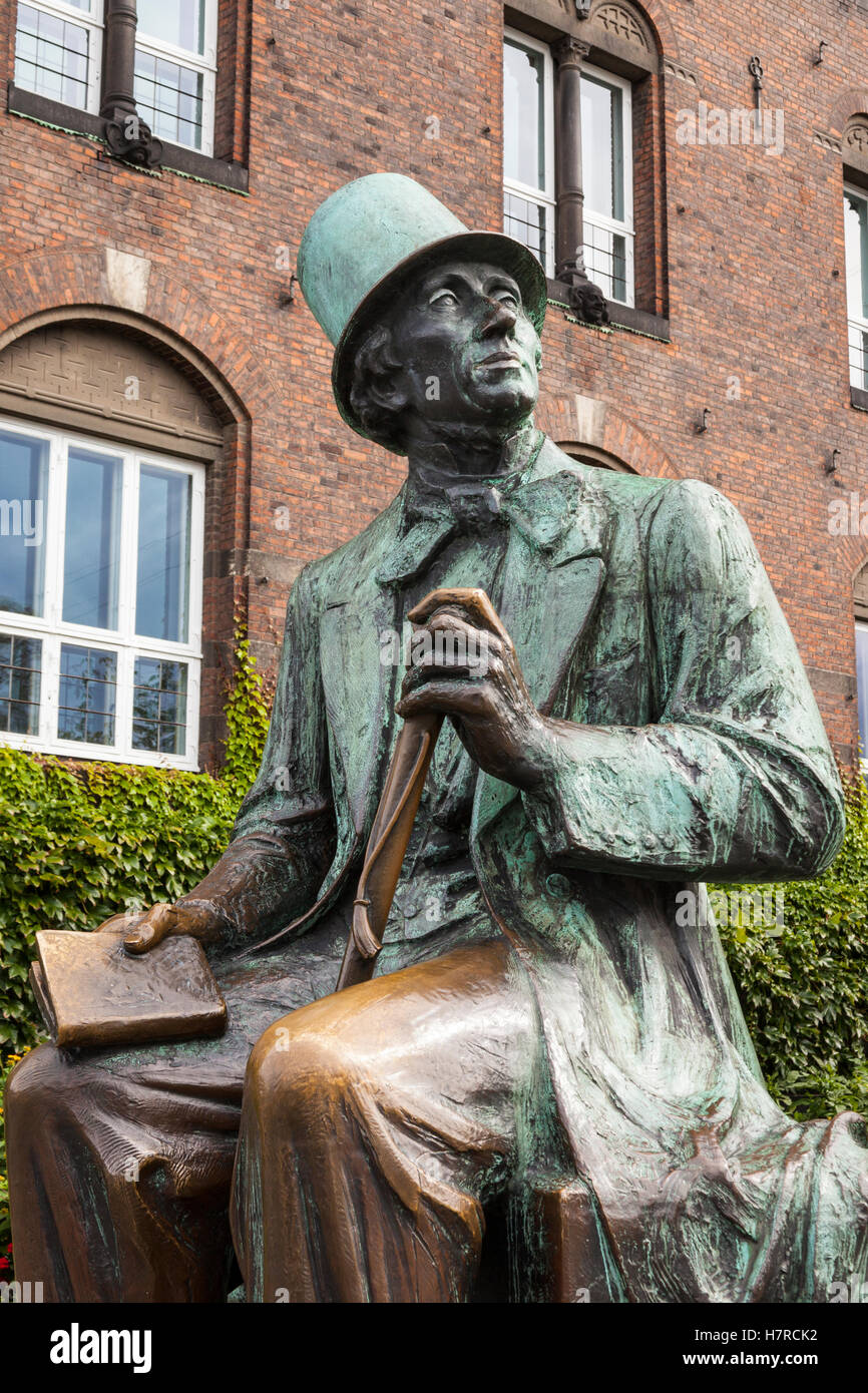 Hans Christian Andersen Statue, in der Nähe von Rathausplatz ...