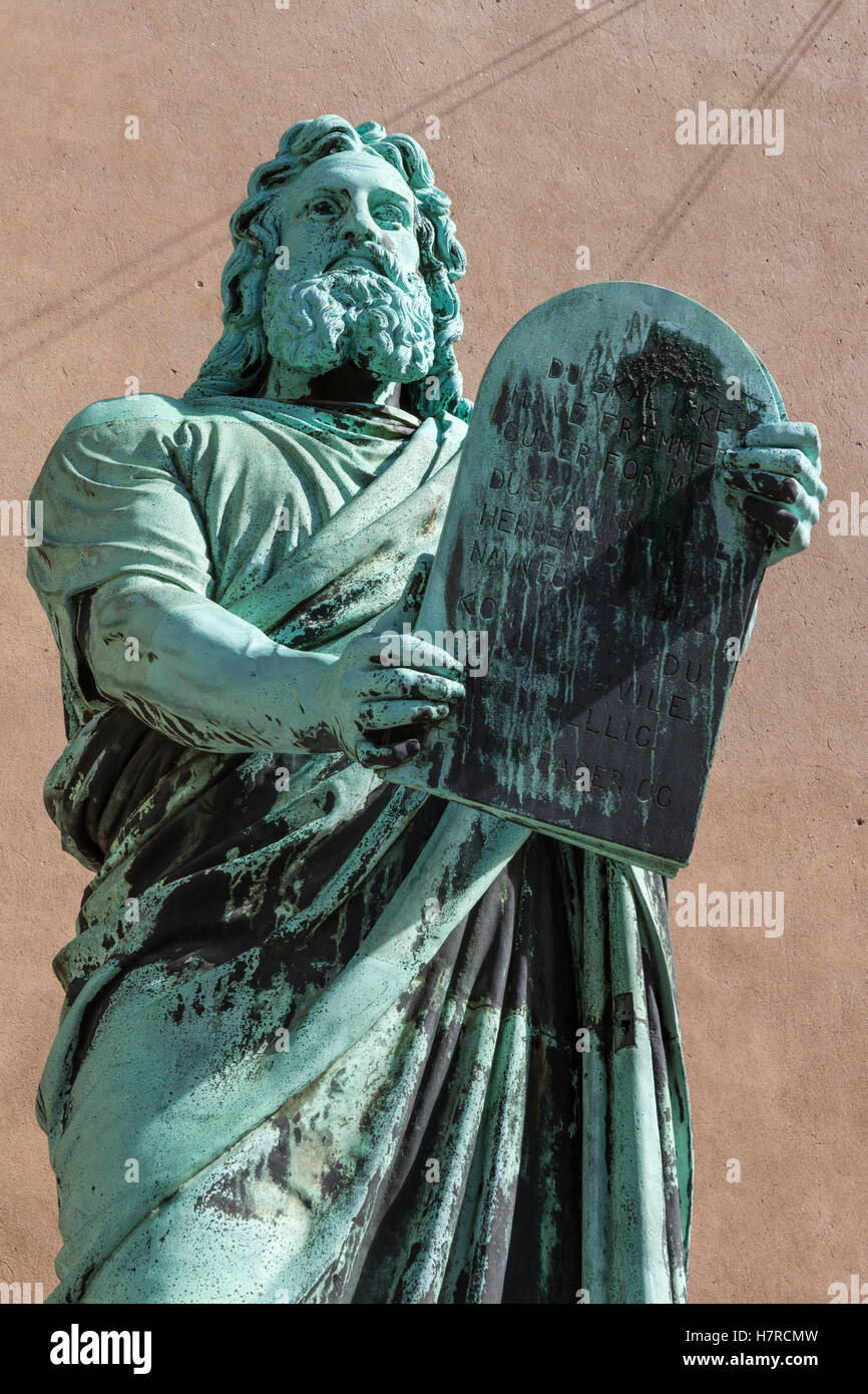 Moses statue -Fotos und -Bildmaterial in hoher Auflösung – Alamy