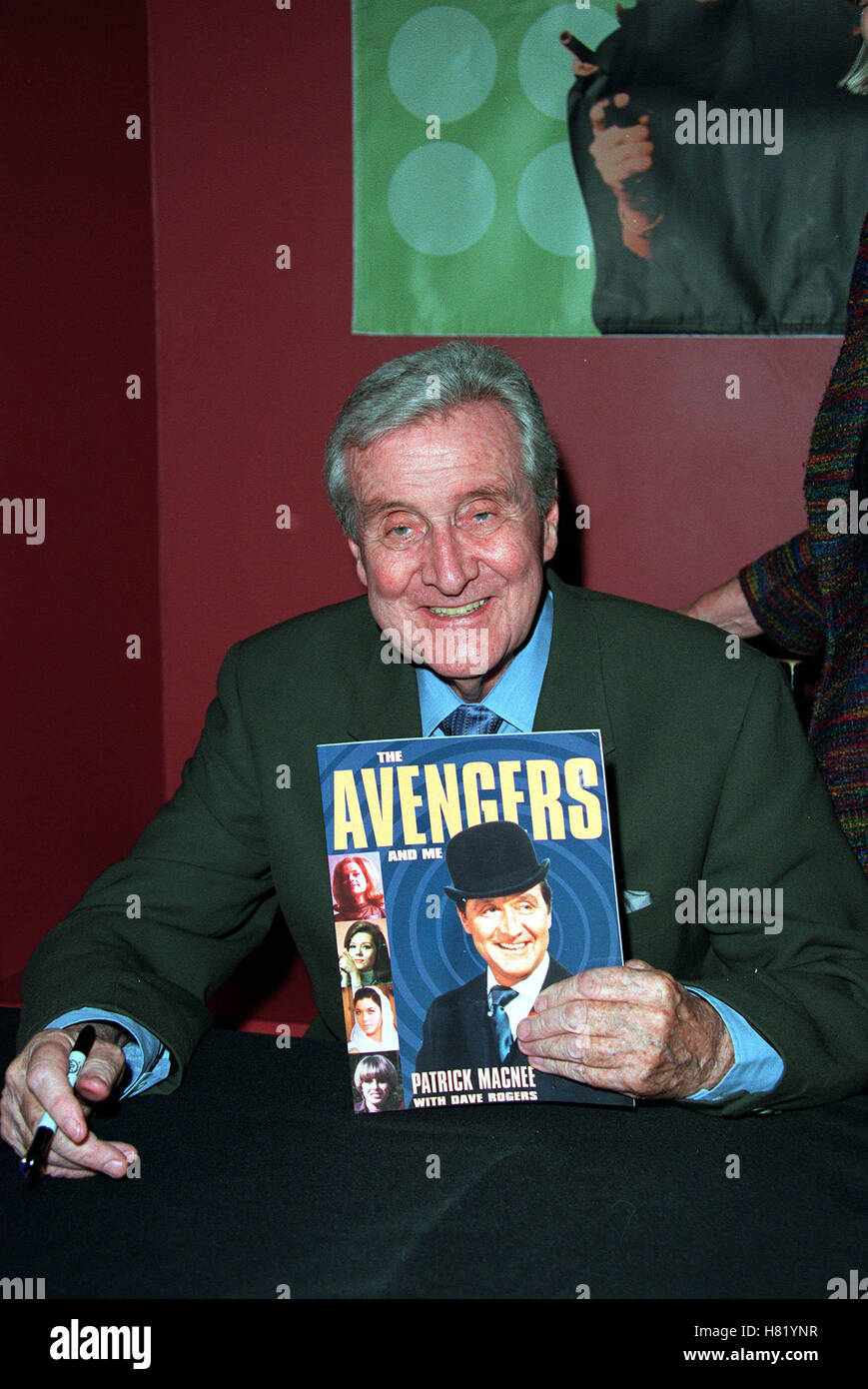 Patrick mcnee -Fotos und -Bildmaterial in hoher Auflösung – Alamy