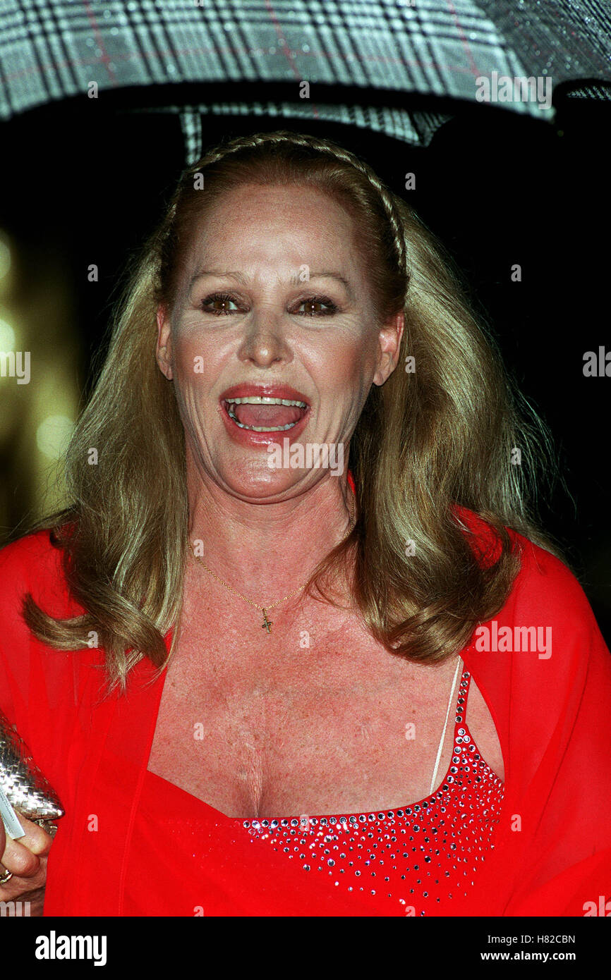 Actress ursula andress -Fotos und -Bildmaterial in hoher Auflösung – Alamy