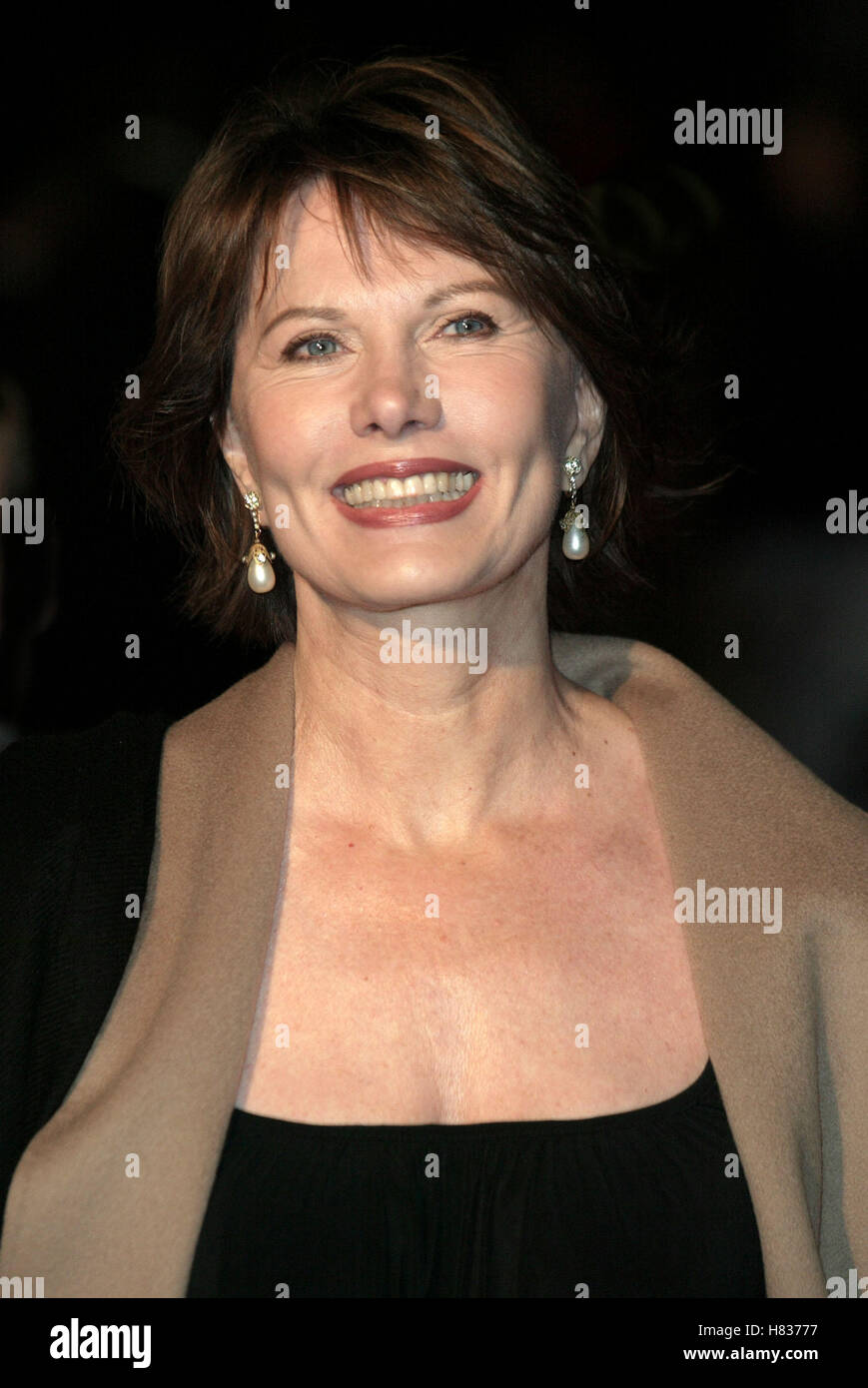 Maud adams james bond -Fotos und -Bildmaterial in hoher Auflösung – Alamy