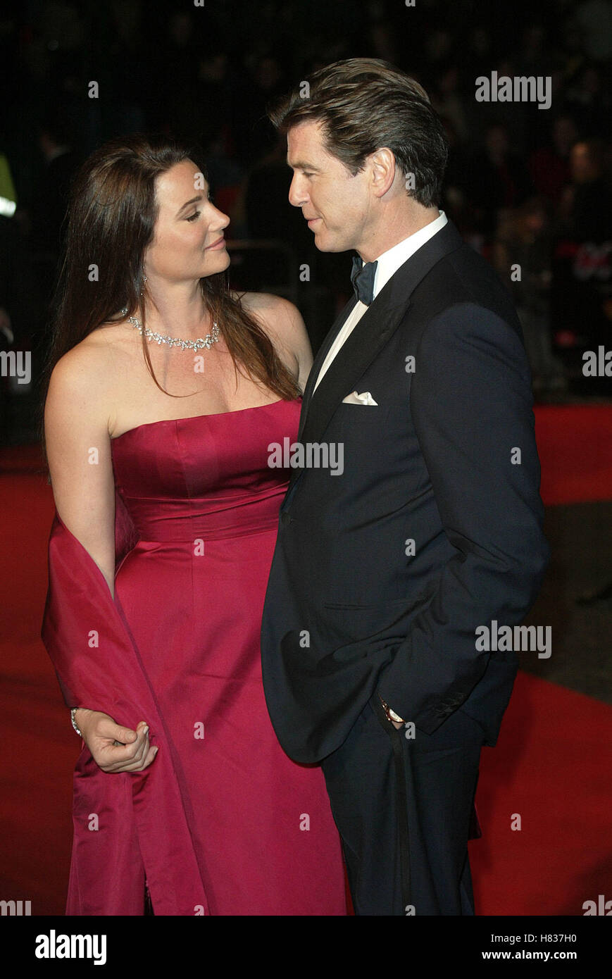 KEELY SHAYE SMITH & PIERCE BROSNAN sterben ANOTHER DAY (JAMES BOND ...