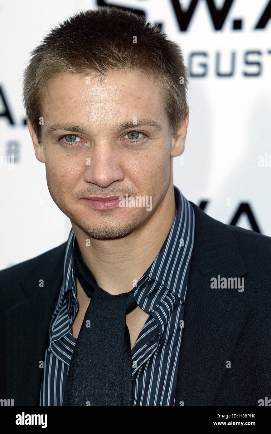 Jeremy renner swat -Fotos und -Bildmaterial in hoher Auflösung – Alamy