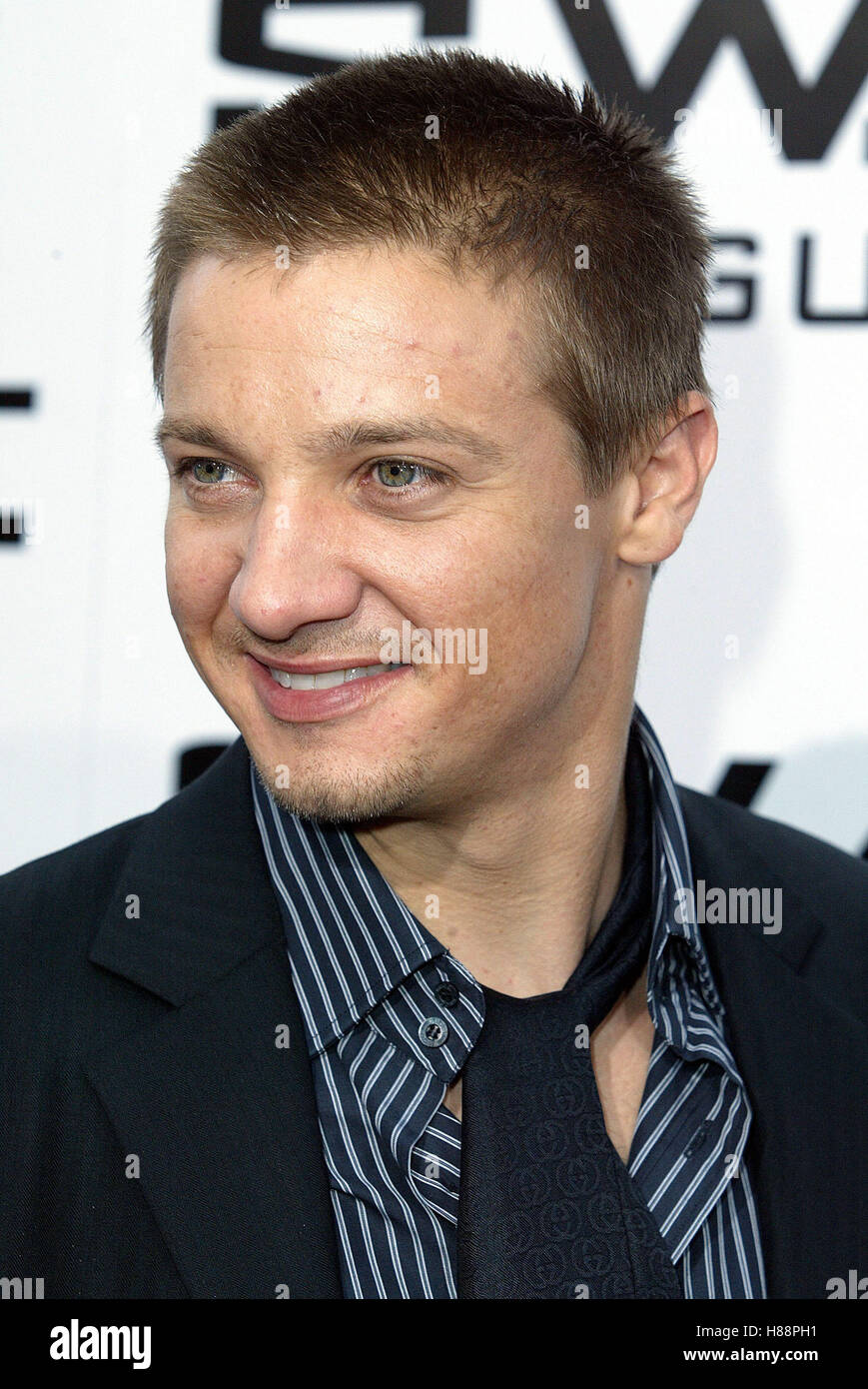 Jeremy renner swat -Fotos und -Bildmaterial in hoher Auflösung – Alamy