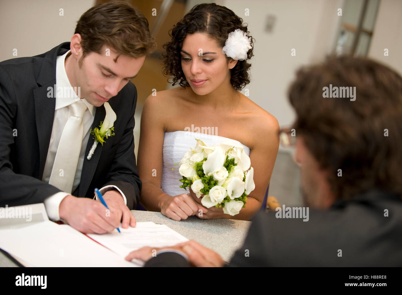 Standesamt hochzeiten -Fotos und -Bildmaterial in hoher Auflösung – Alamy