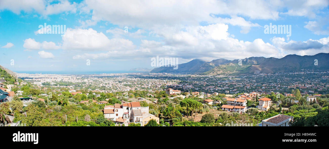 Panorama von Palermo und der Vorort von Monte Caputo in Monreale ...