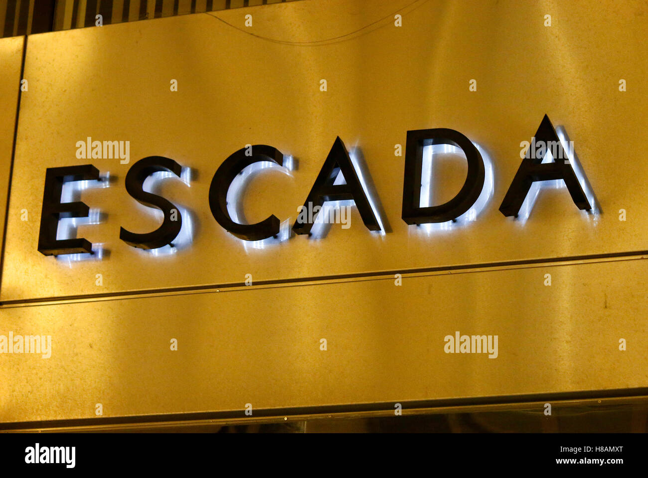 Escada logo -Fotos und -Bildmaterial in hoher Auflösung – Alamy