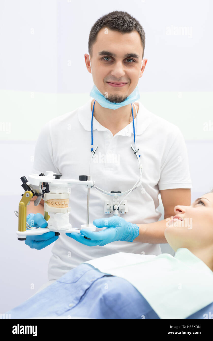 Zahnarzt mit patient -Fotos und -Bildmaterial in hoher Auflösung – Alamy