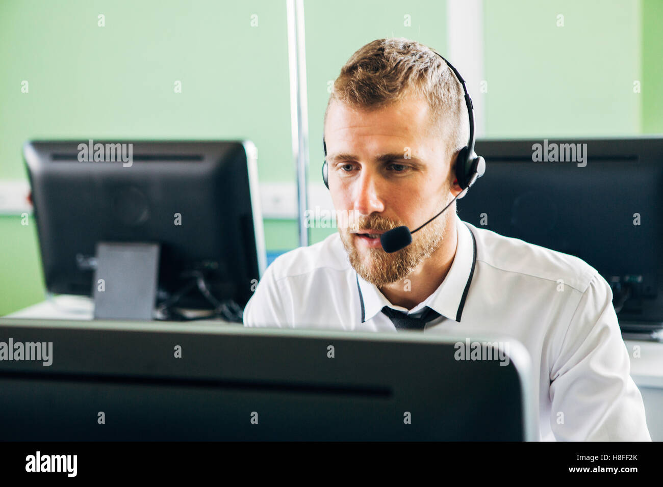 Callcenter worker -Fotos und -Bildmaterial in hoher Auflösung – Alamy