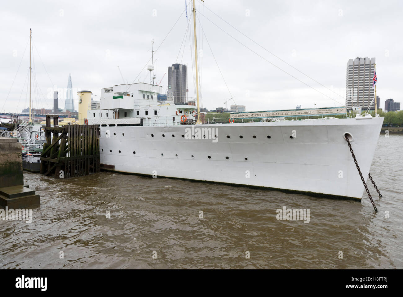Schiff Auf Der Themse Stockfotos und -bilder Kaufen - Alamy